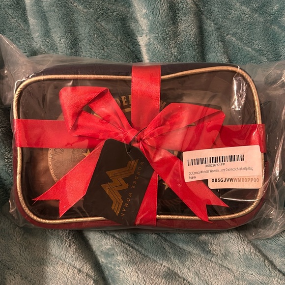 Bags | Cosmetic Bag Trio Set Dc Comics Wonder Women | Poshmark